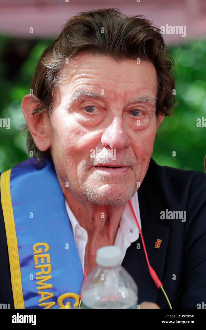 Parade marshals hi-res stock photography and images - Alamy