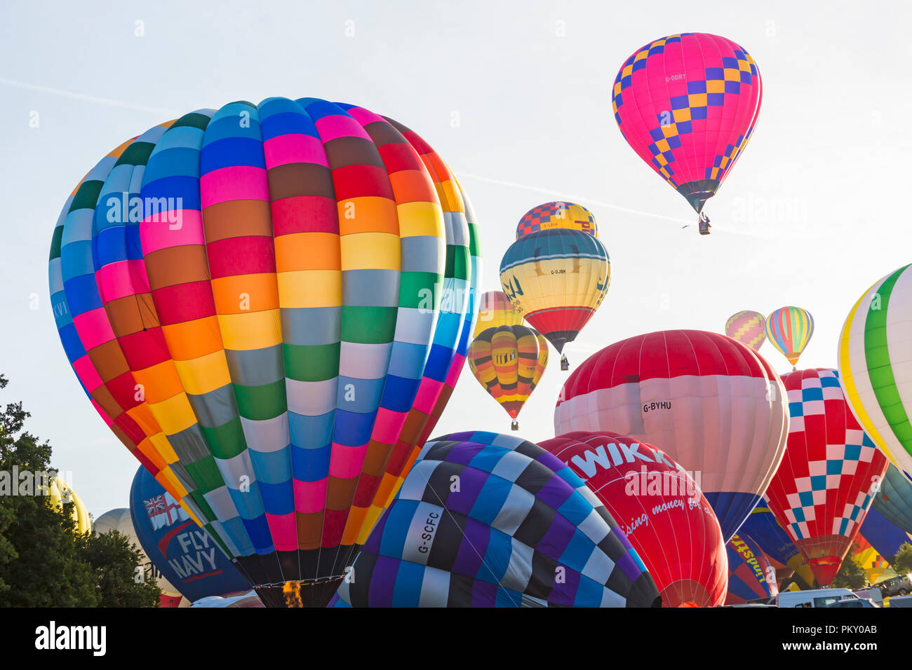 Masses loads many balloons hi-res stock photography and images - Alamy