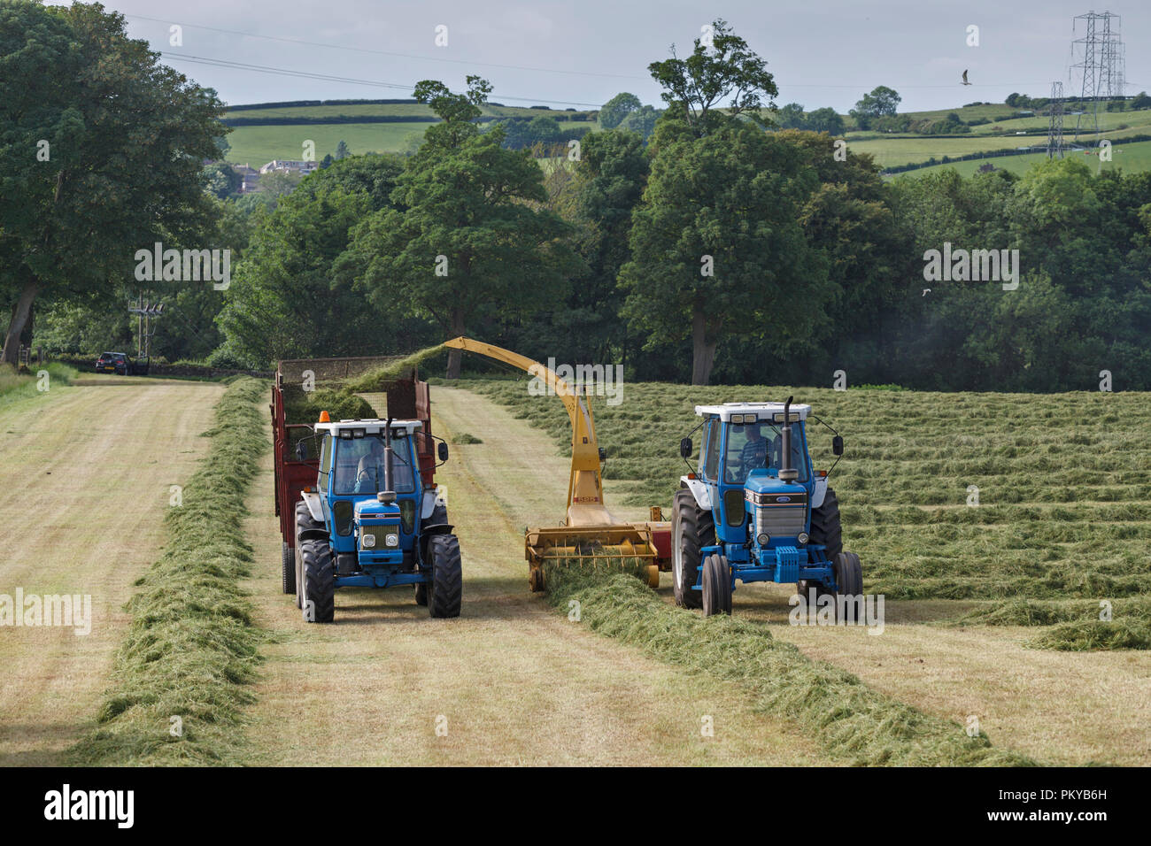 1986 Ford 7710 force 2 tractor + New Holland 525 chopper + 1991 Ford ...