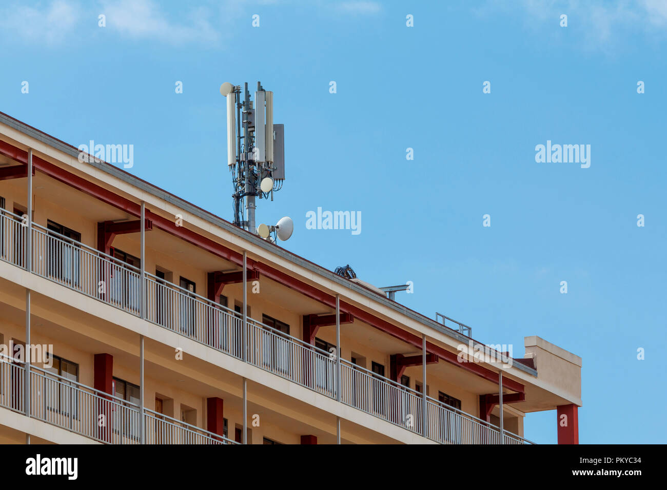 Rooftop telecommunication equipment hi-res stock photography and images ...