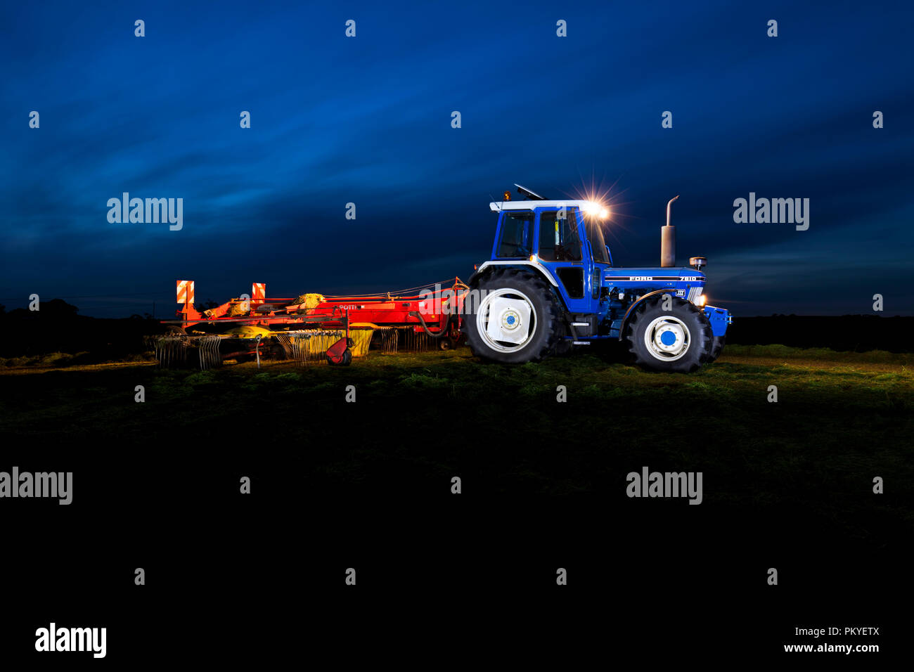 1991 Ford 7810 generation 3 with Pottinger 771a rake rowing up grass ...