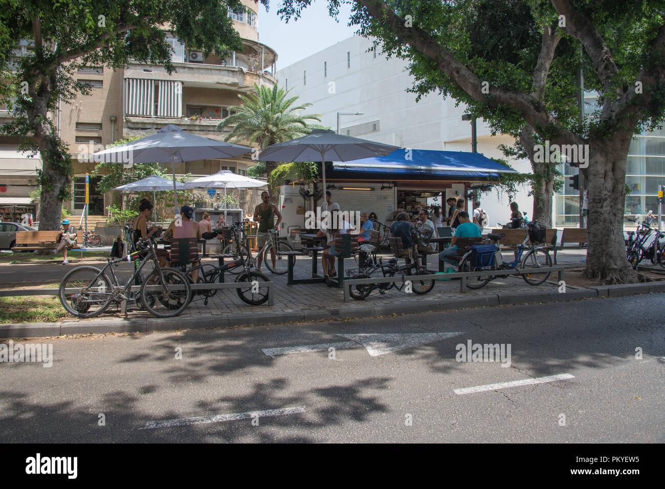 Shady street hi-res stock photography and images - Alamy