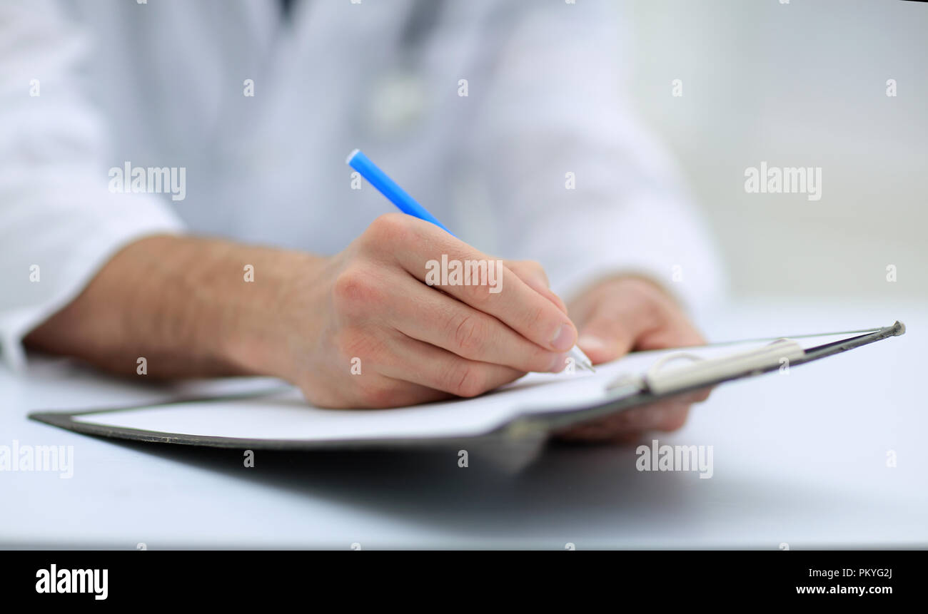 doctor writing out the prescription.close-up Stock Photo - Alamy