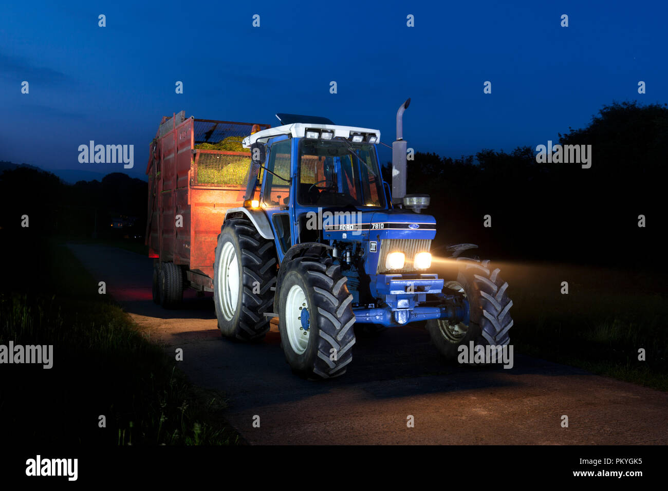 1991 Ford 7810 generation 3 tractor with Teagle 8 tonne trailer being ...
