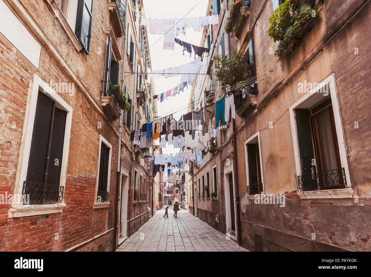 Venice street view hi-res stock photography and images - Alamy