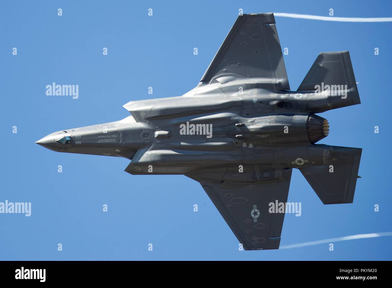 F 35 fighter jet raf hi-res stock photography and images - Alamy