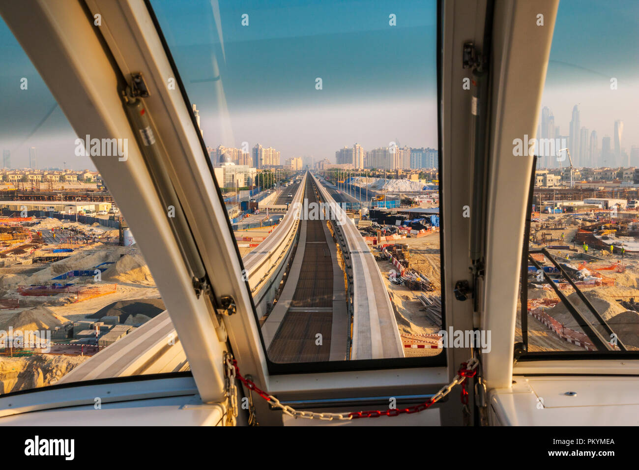 Dubai palm jumeirah monorail train hi-res stock photography and images ...