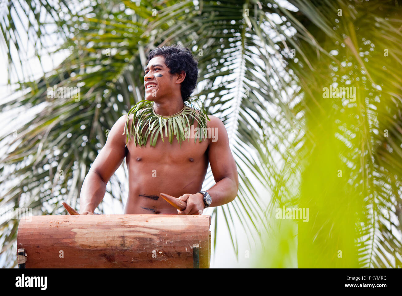 Traditional samoan drumming hi-res stock photography and images - Alamy