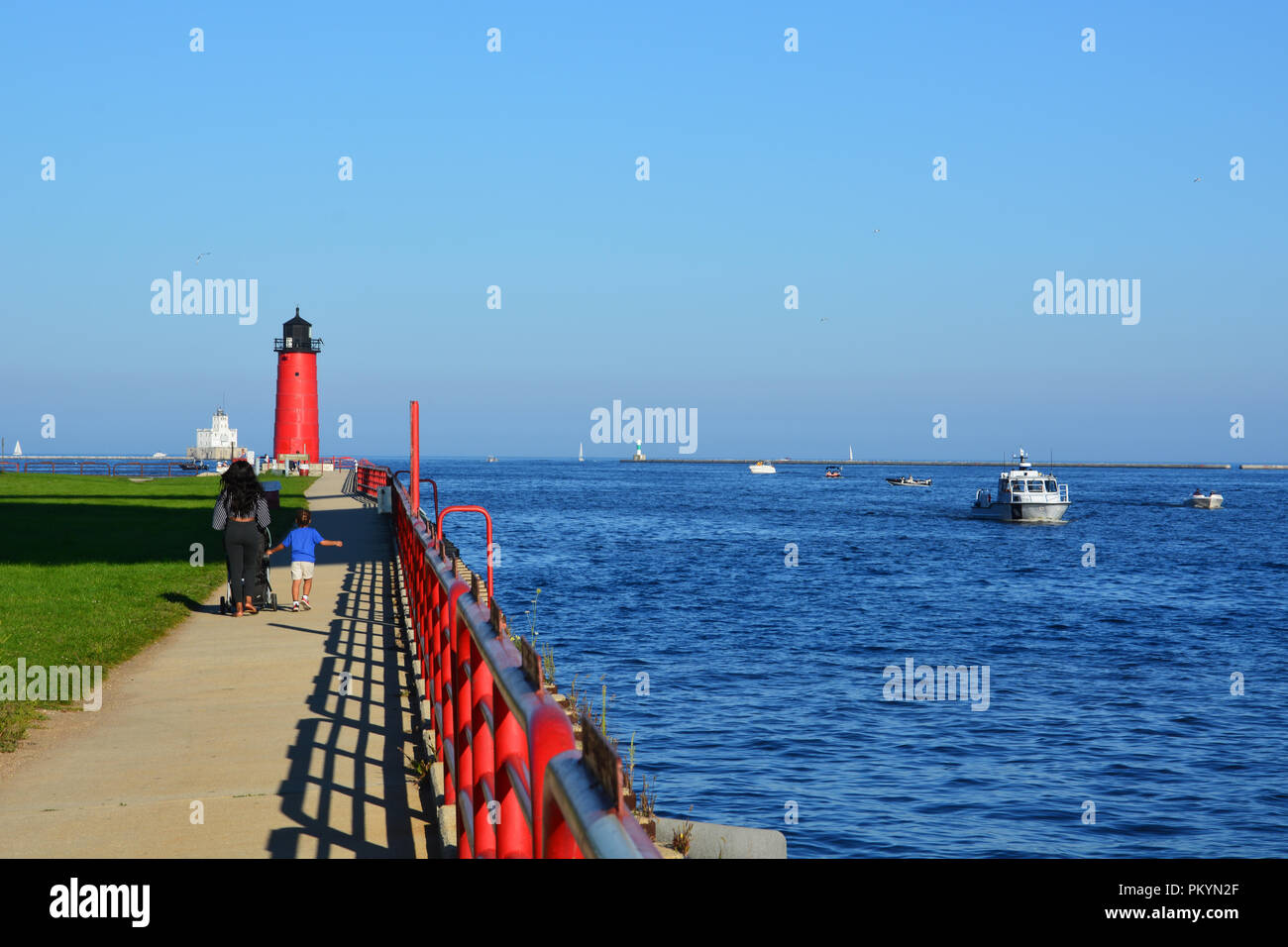 Milwaukee pier head lighthouse hi-res stock photography and images - Alamy