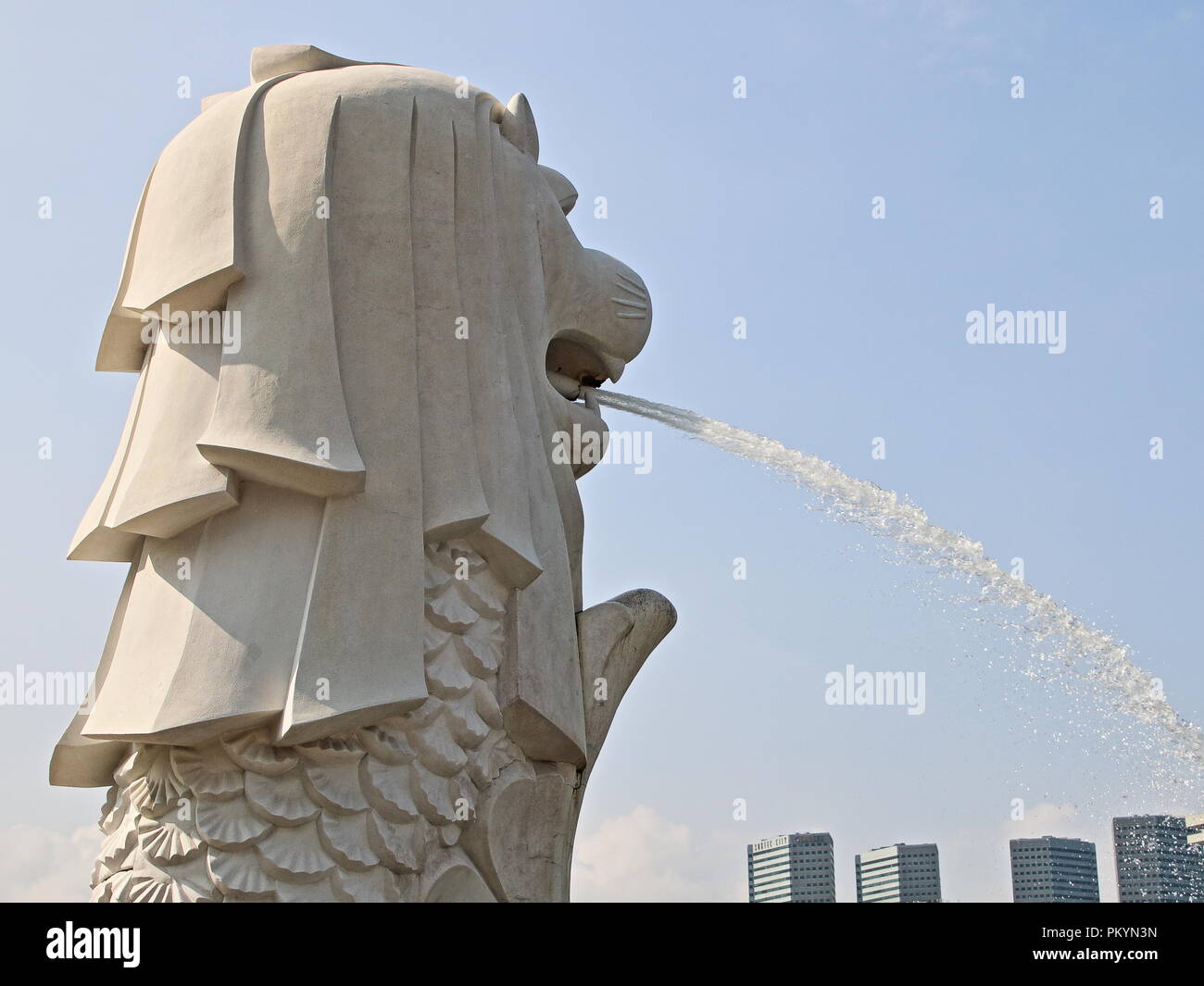 Singapore merlion fountain hi-res stock photography and images - Alamy