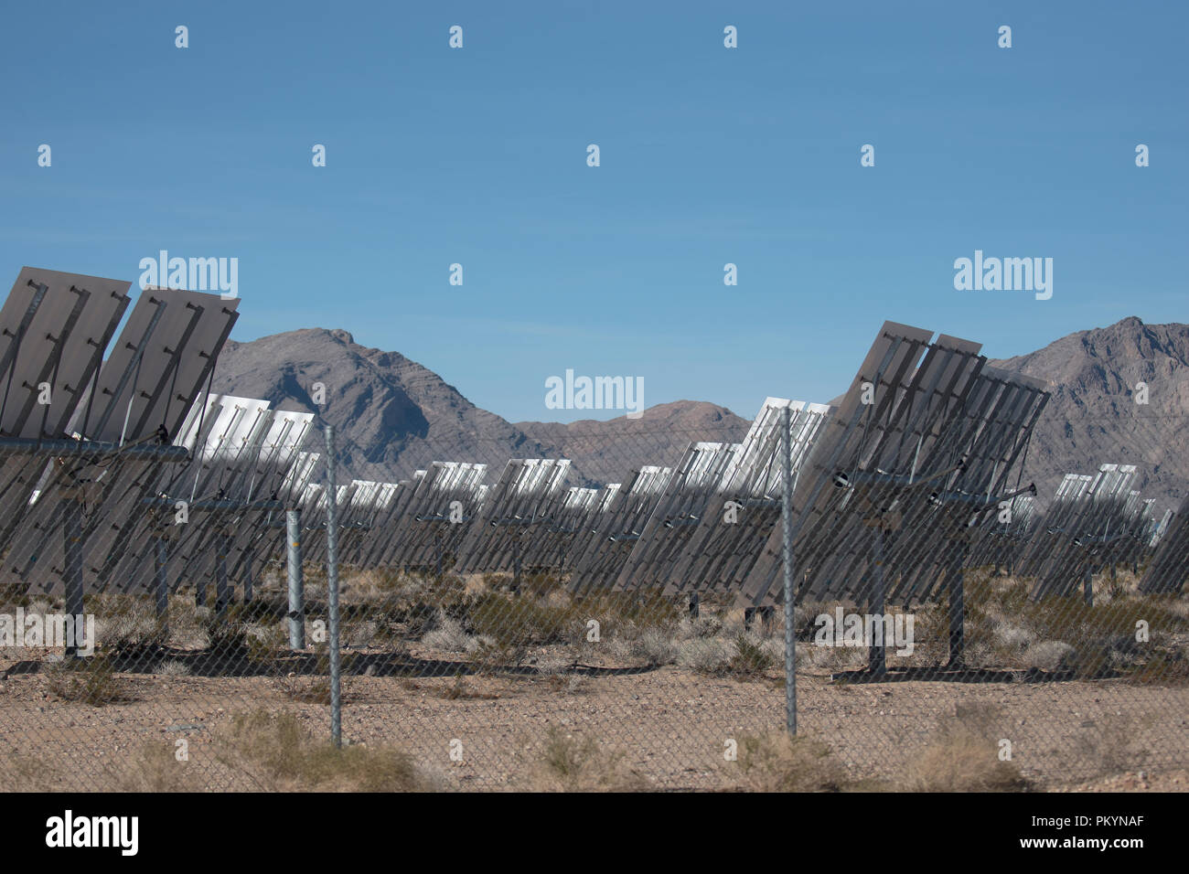 Solar panel array arizona hi-res stock photography and images - Alamy