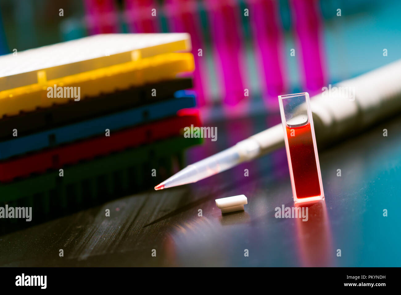 Quartz cuvette with the sample liquid for measurement Stock Photo - Alamy
