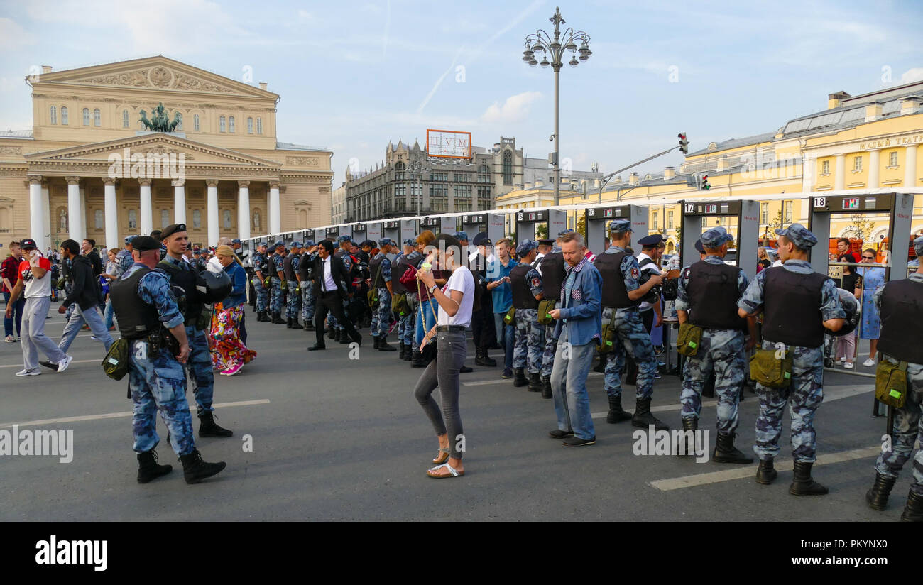 police in the streets of Moscow Bolshoi Theater Stock Photo - Alamy