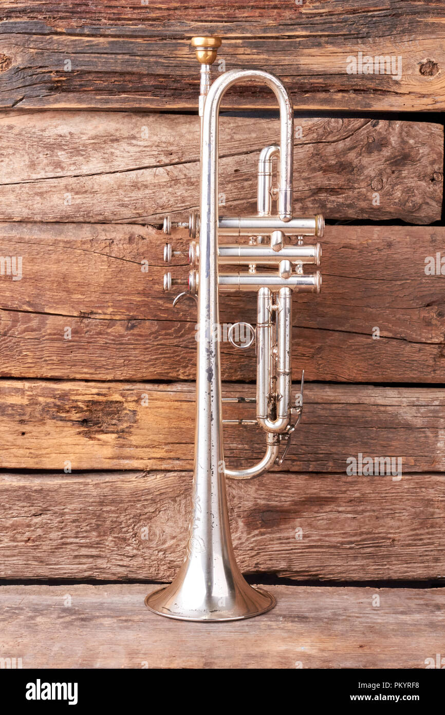 Vintage trumpet hi-res stock photography and images - Alamy
