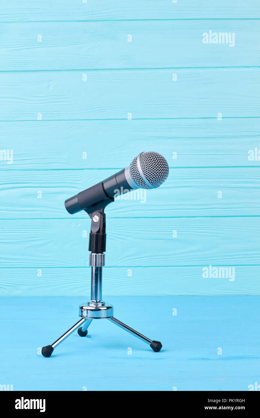 Blue microphone stand hi-res stock photography and images - Alamy