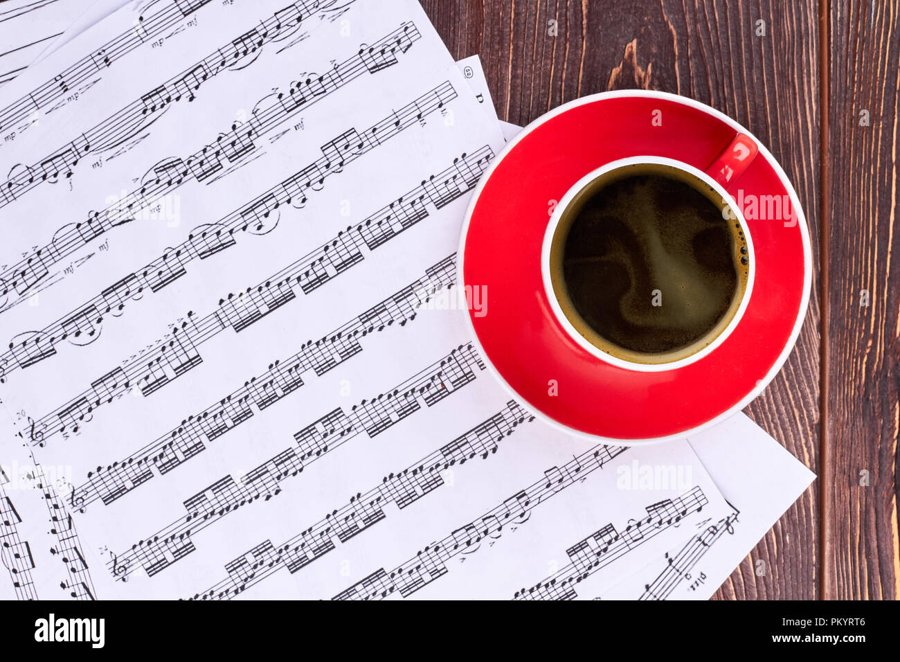 Blank cup and musical notes Stock Photo - Alamy