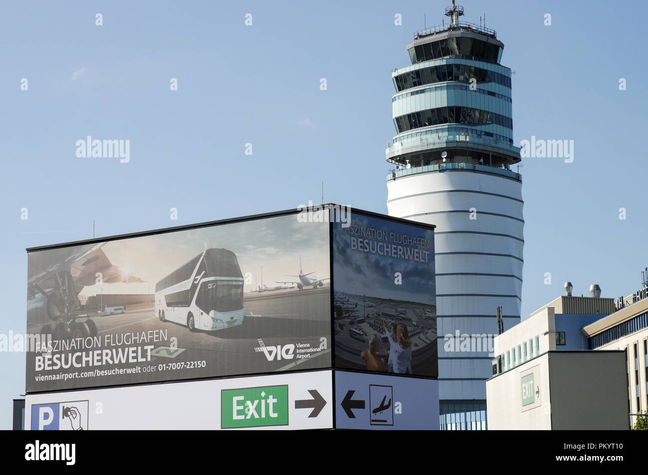 Airport vienna schwechat hi-res stock photography and images - Alamy