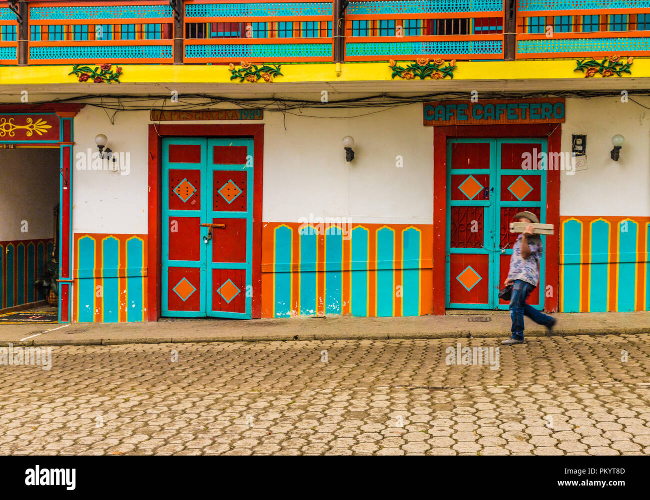 Colorful street scene hi-res stock photography and images - Alamy