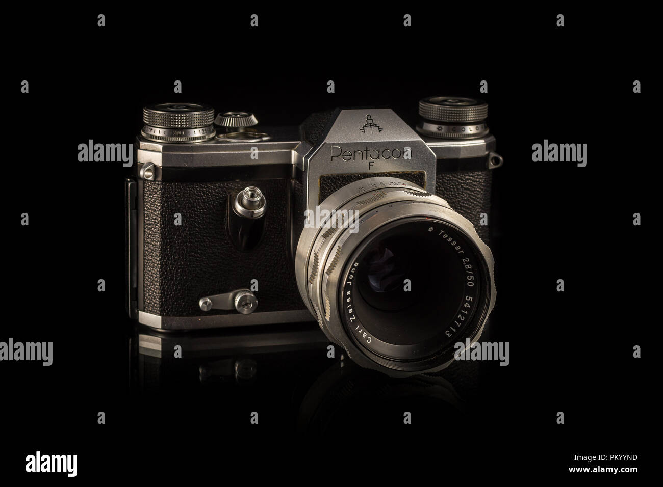 Zeiss ikon camera hi-res stock photography and images - Alamy