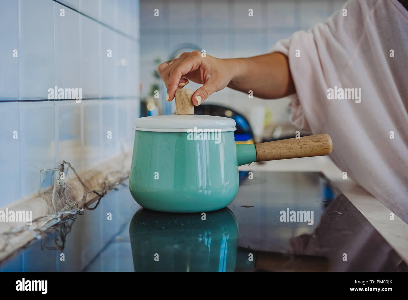Pot and vegetables in modern kitchen Stock Photo - Alamy