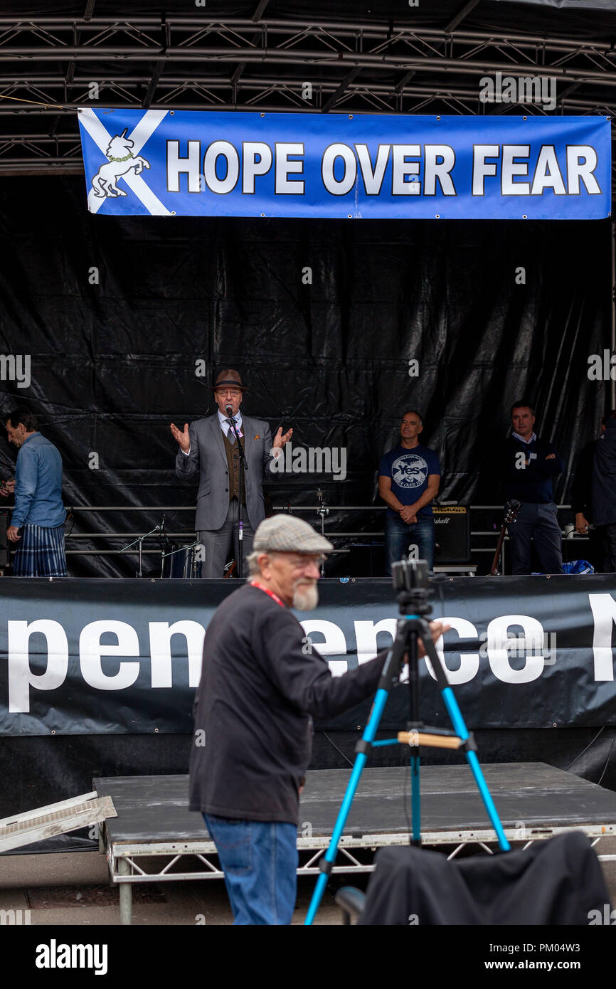 Hope over fear campaign hi-res stock photography and images - Alamy