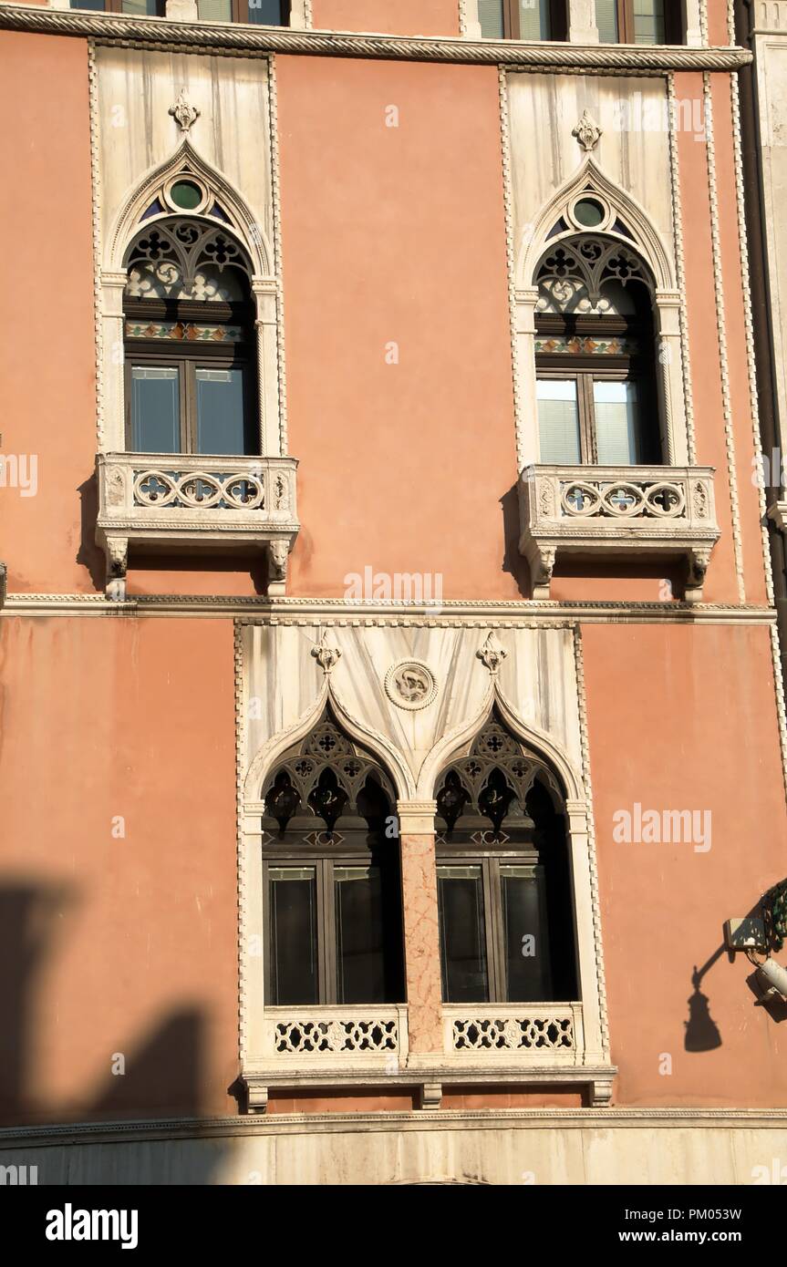 Traditional masonry arches hi-res stock photography and images - Alamy