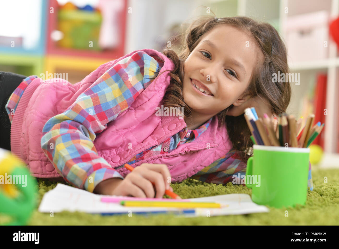 Girl lying on floor drawing hi-res stock photography and images - Alamy
