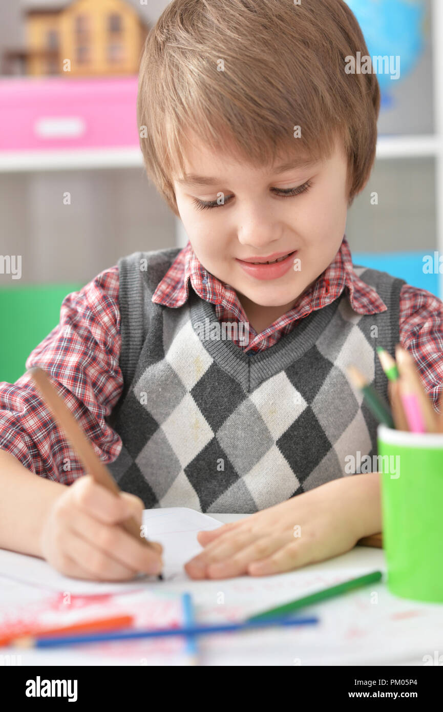 Portrait of Little boy drawing at home Stock Photo - Alamy