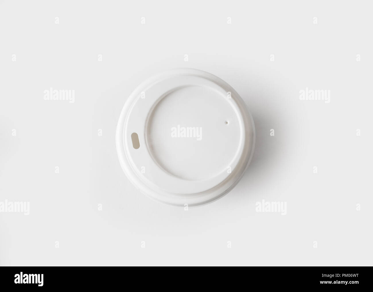 Top view of a disposable coffee cup with cap Stock Photo - Alamy
