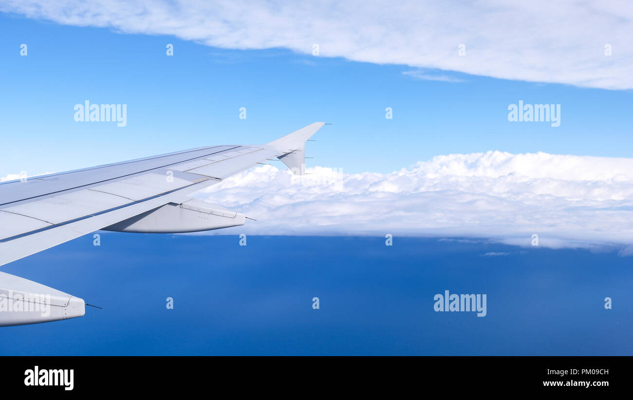 The view throught the window of a plane Stock Photo - Alamy