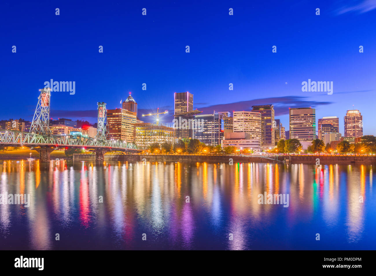 Portland, Oregon, USA skyline at dusk on the Willamette River Stock ...