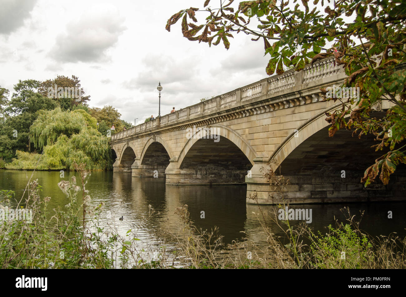 Serpentine bridge hyde park hi-res stock photography and images - Alamy