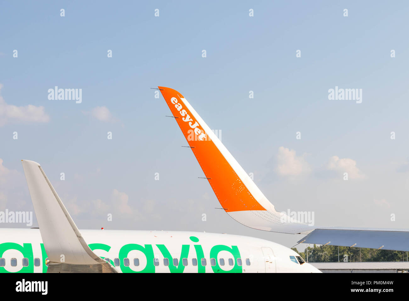 Close up easyjet hi-res stock photography and images - Alamy