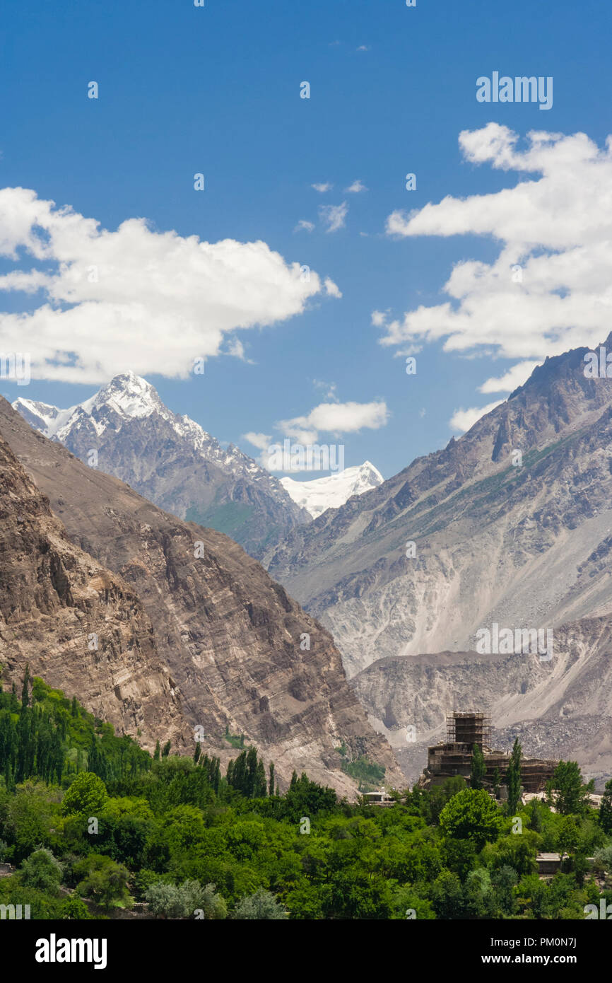 Altit, Hunza Valley, Gilgit-Baltistan, Pakistan : Karakoram mountains ...