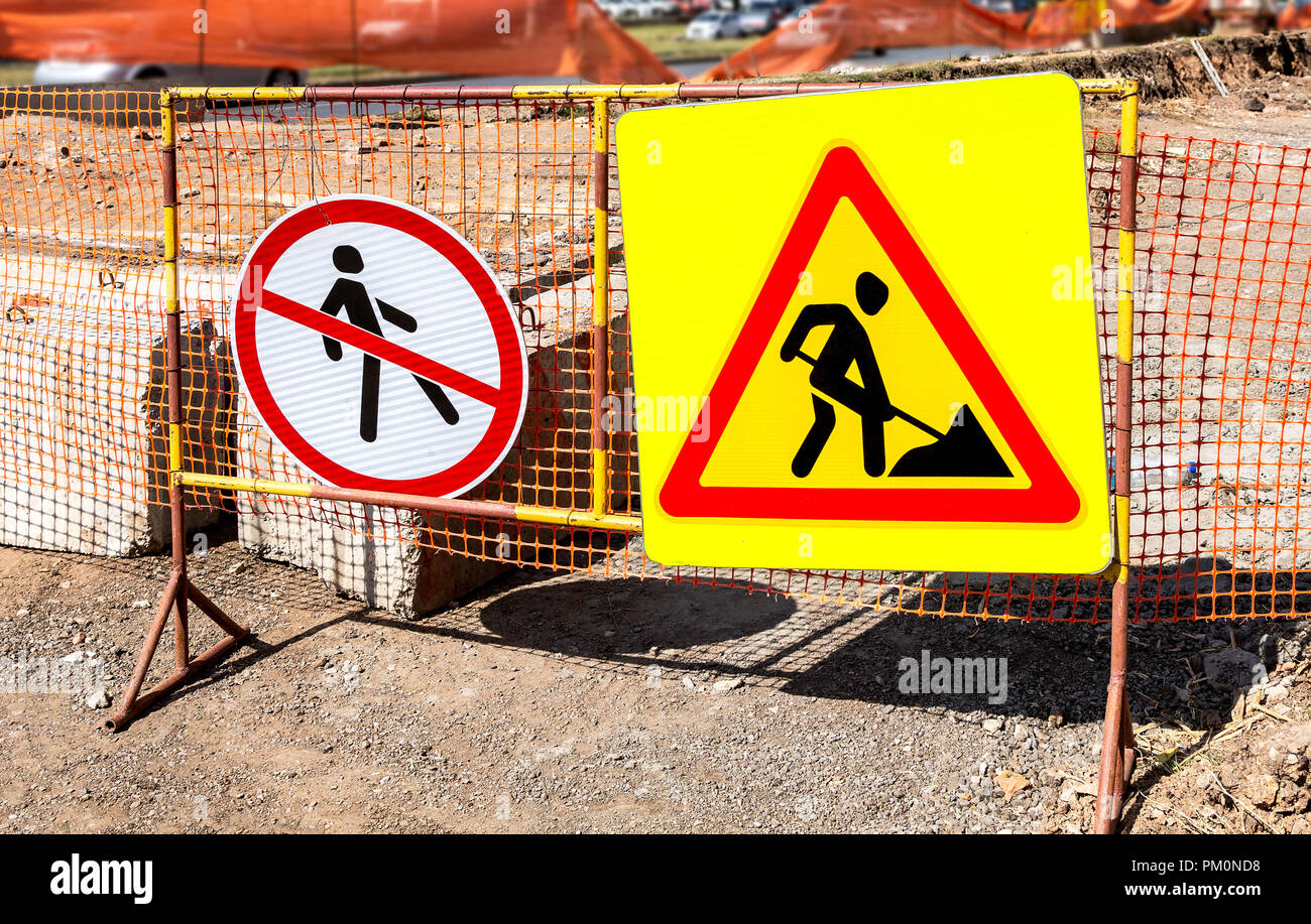 Road construction warning signs hi-res stock photography and images - Alamy