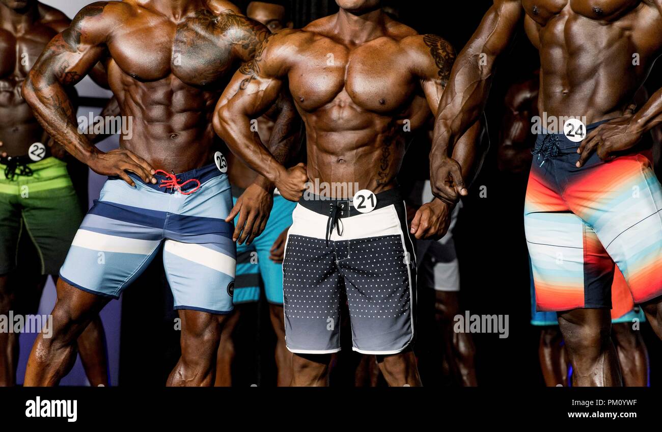 Mens physique hi-res stock photography and images - Alamy