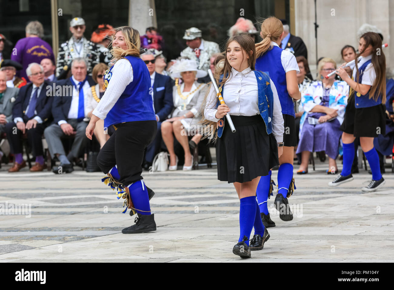 Morris dancers england maypole hi-res stock photography and images - Alamy
