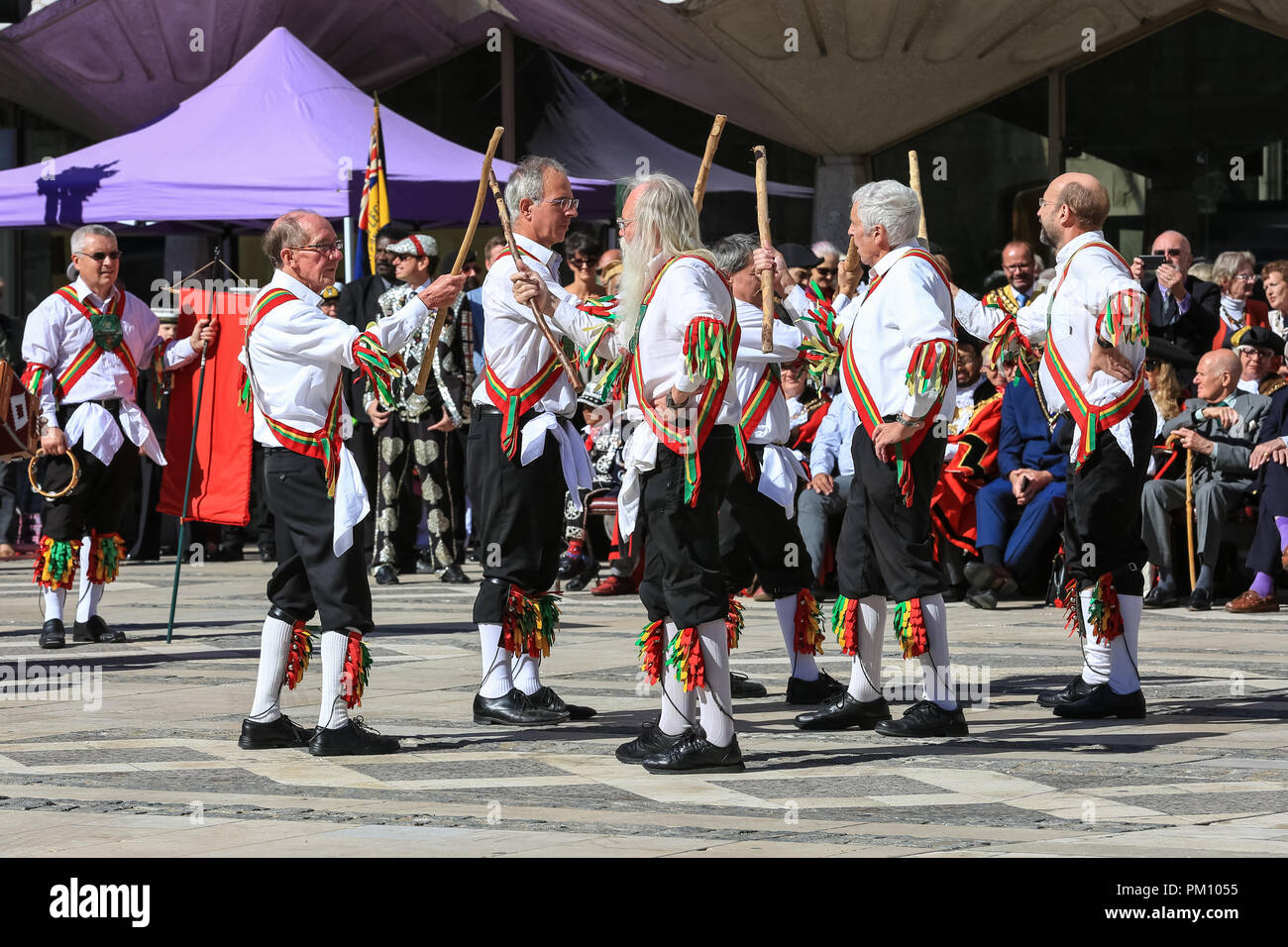 Morris dancers england maypole hi-res stock photography and images - Alamy