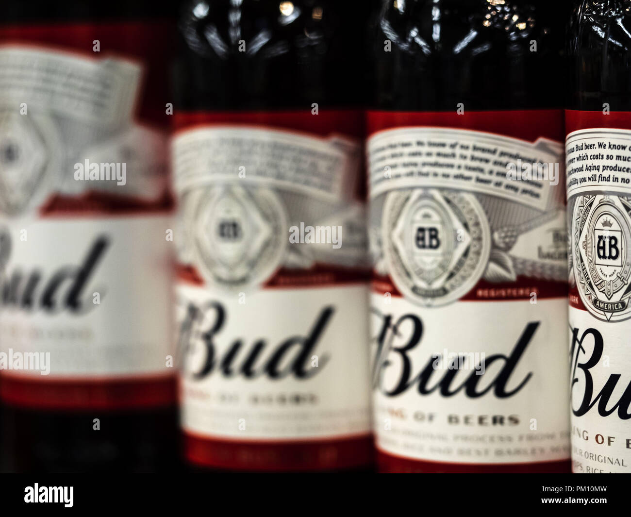 Budweiser Beer Bottles Stock Photos & Budweiser Beer Bottles Stock ...