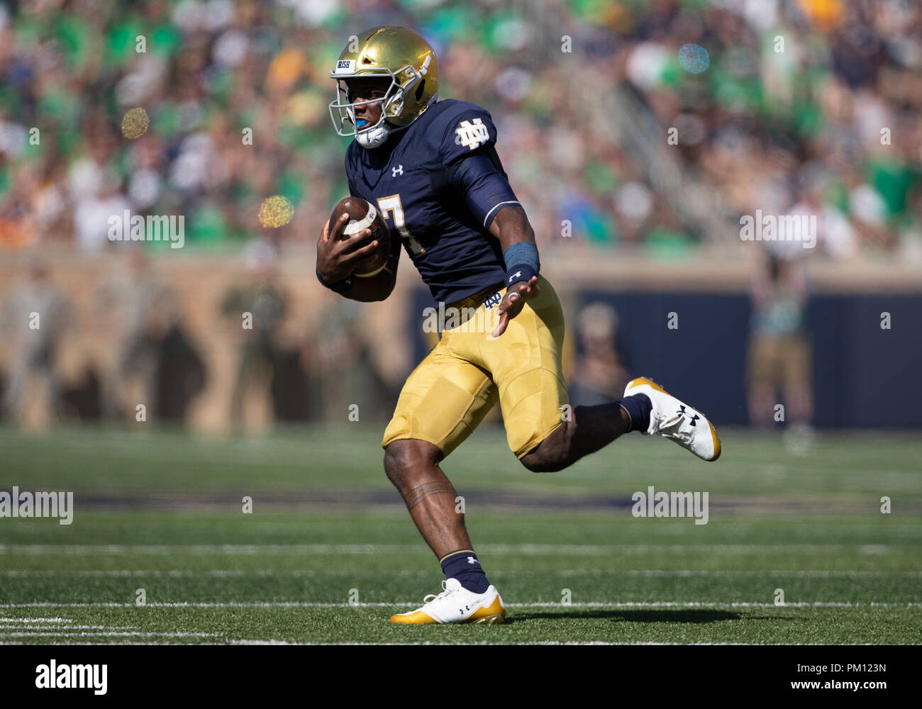 South Bend, Indiana, USA. 15th Sep, 2018. Notre Dame quarterback ...