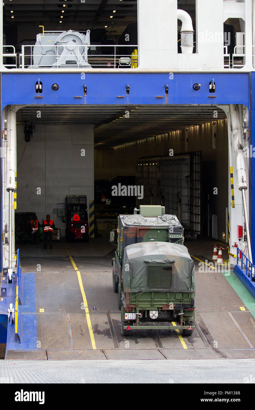 Emden, Germany. 16 September 2018. A Bundeswehr vehicle being loaded ...