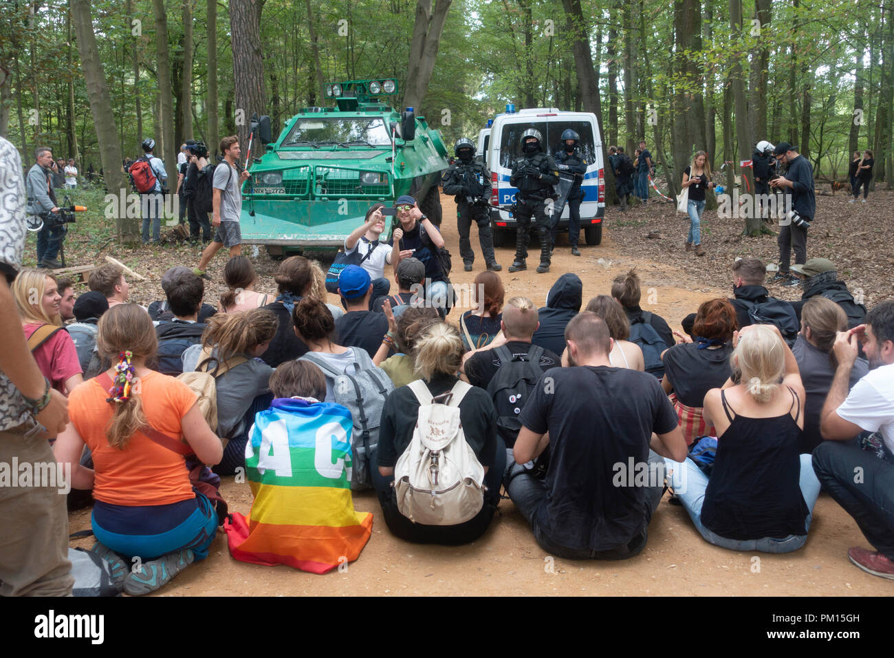 Environmental tree sitting protest hi-res stock photography and images ...