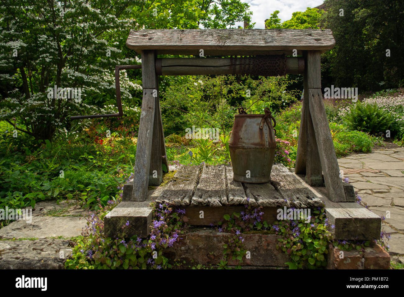 A well with a metal pot Stock Photo - Alamy