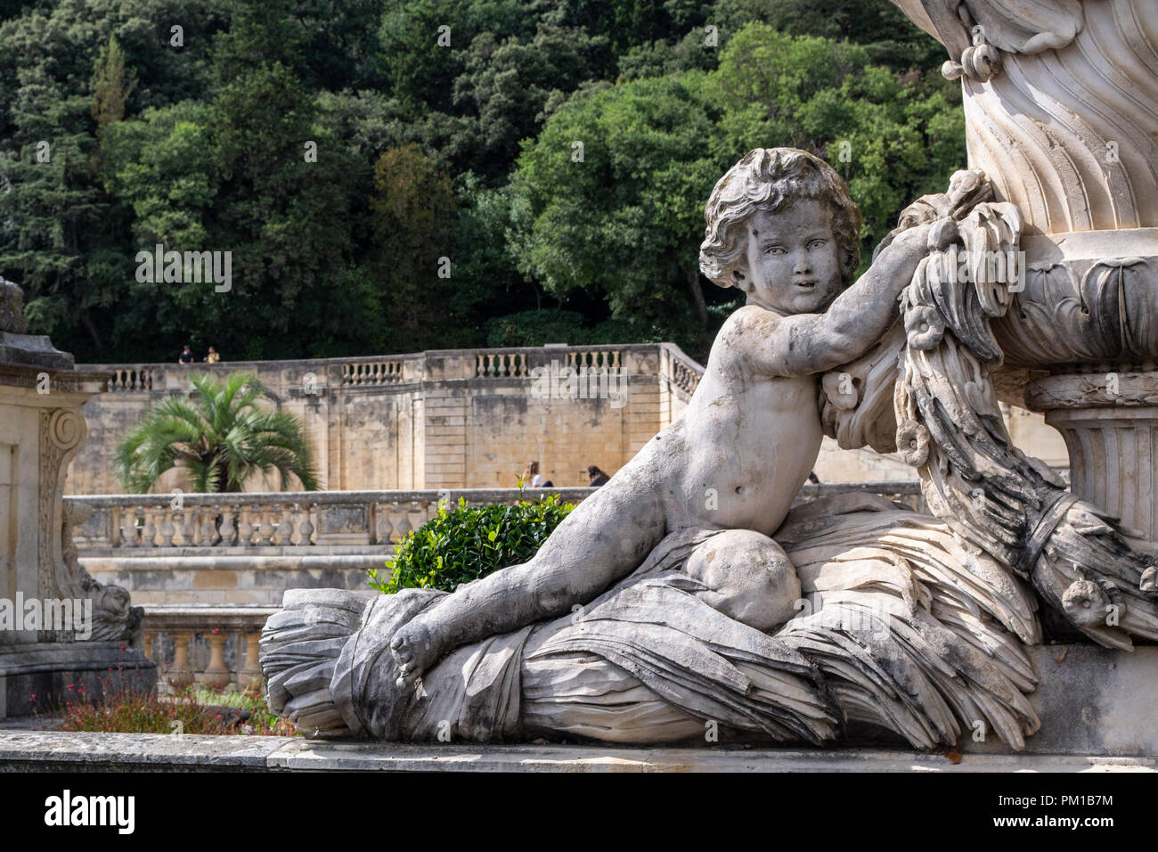 Garden cherub statue hi-res stock photography and images - Alamy