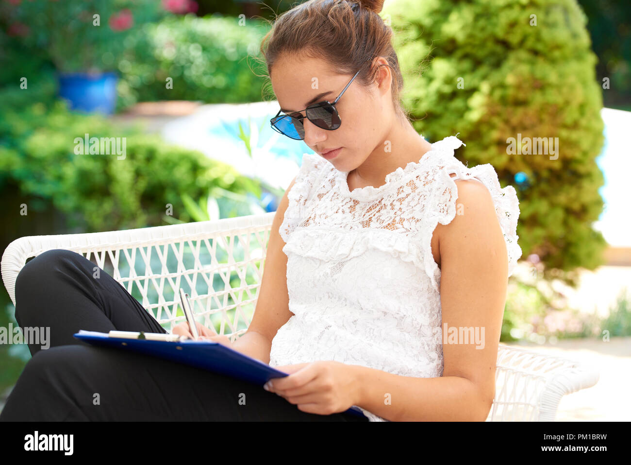 Women writing outdoor hi-res stock photography and images - Alamy