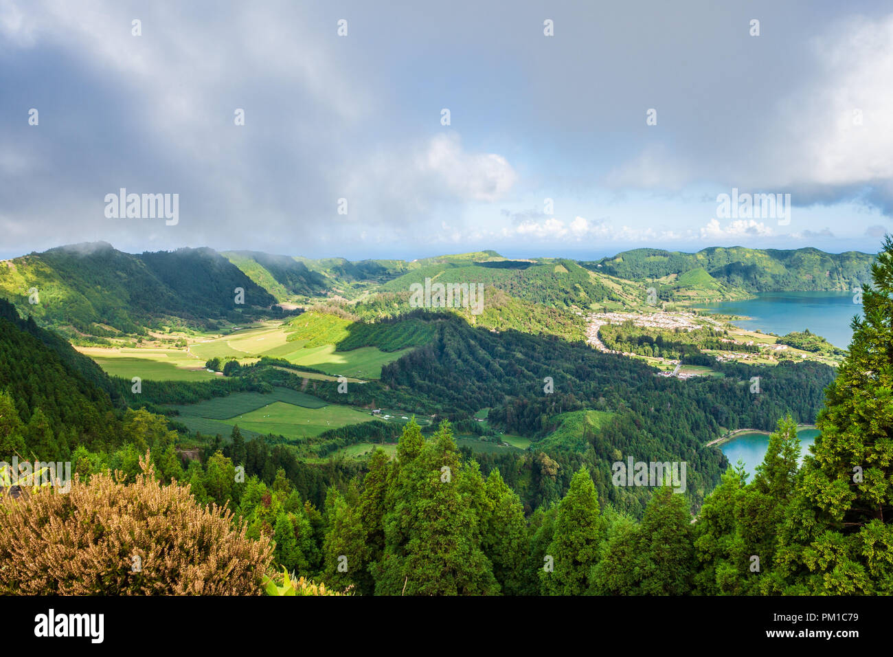 Sete cidades crater lake azores hi-res stock photography and images - Alamy