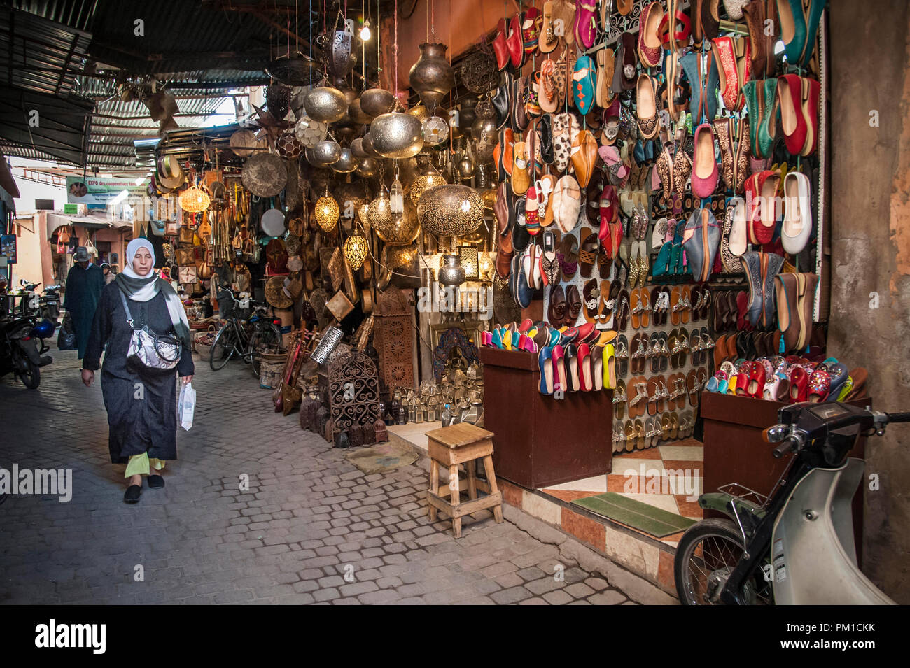 26-02-15, Marrakech, Morocco. Shops and shoppers in the Medina. Photo ...