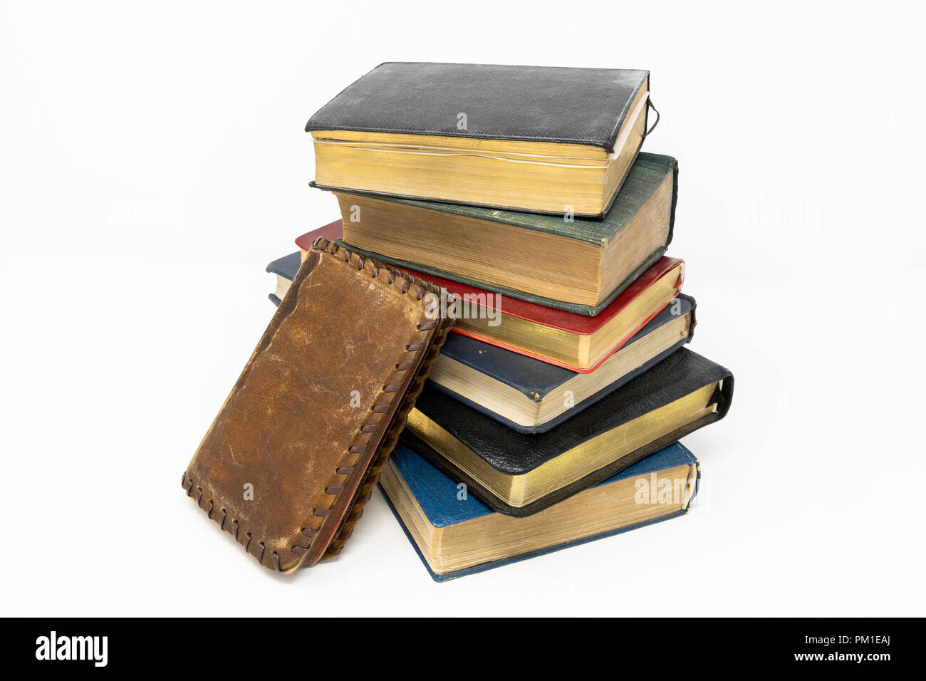 Staggered bookshelf hi-res stock photography and images - Alamy