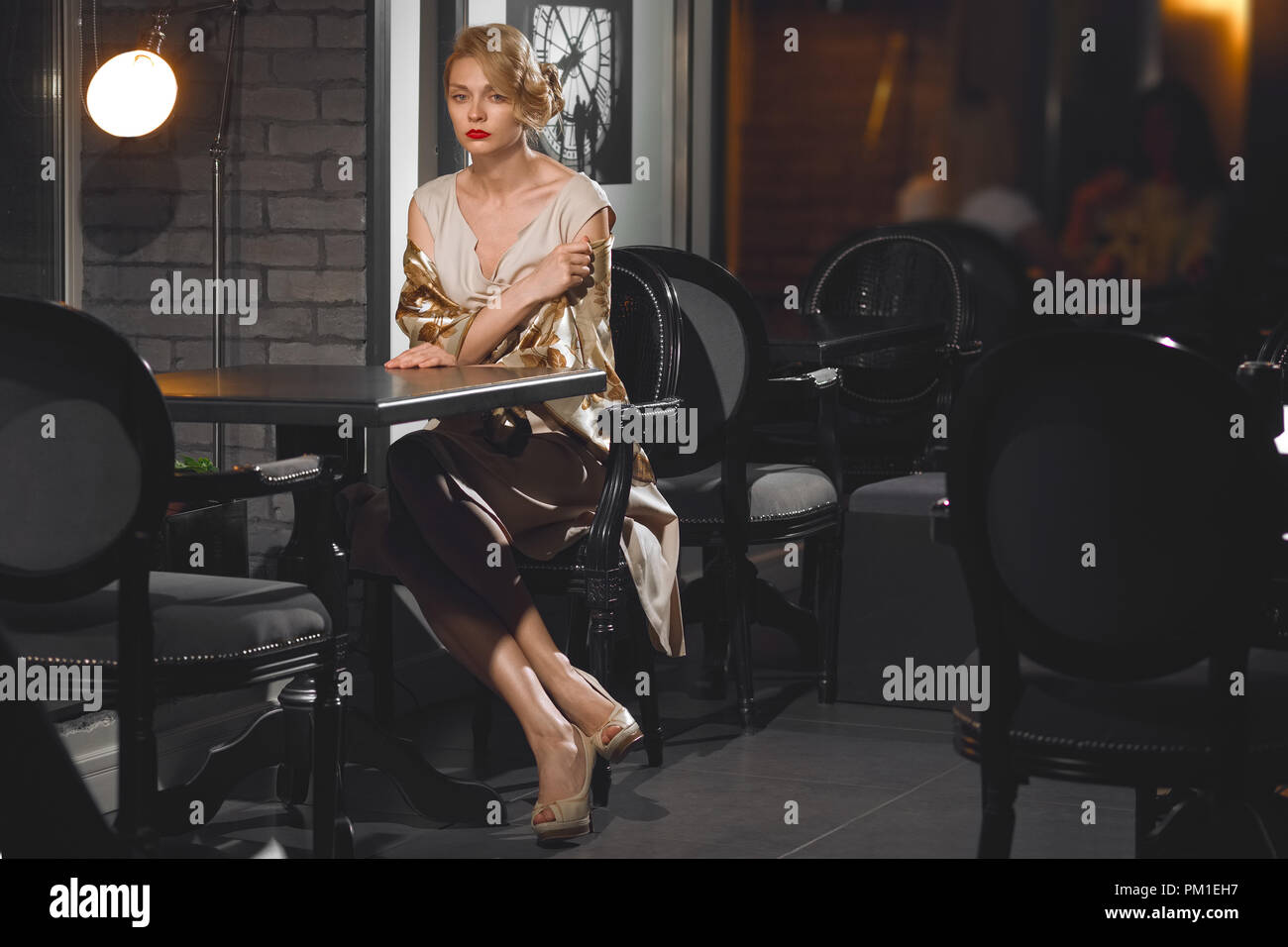 Lonely girl bar hi-res stock photography and images - Alamy