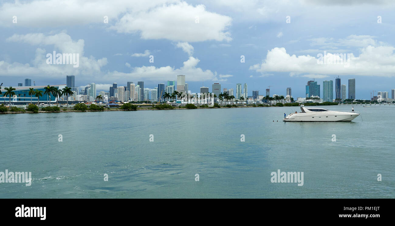 Miami skyline clouds hi-res stock photography and images - Alamy